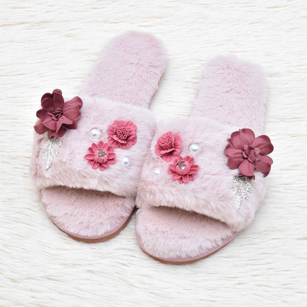 Women’s Fur Slides in Pakistan – Luxury & All-Day Comfort | Spyda ...